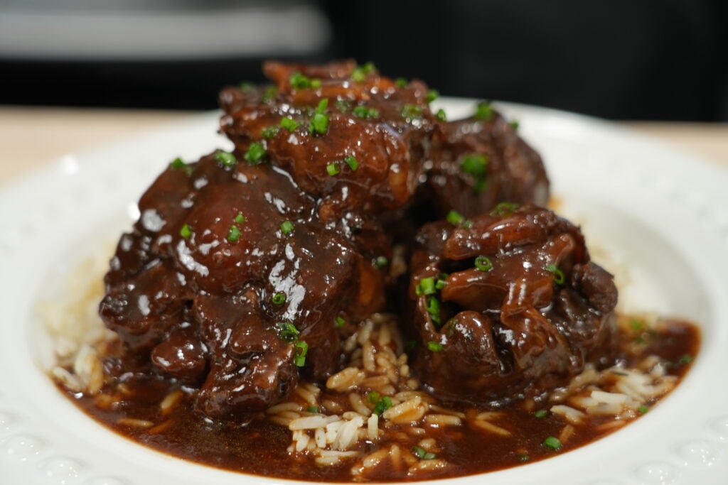 Tender Braised Oxtails - Mr Make It Happen