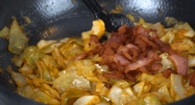 Fried Cabbage & Bacon Recipe (30 Minutes, 1 Pan)
